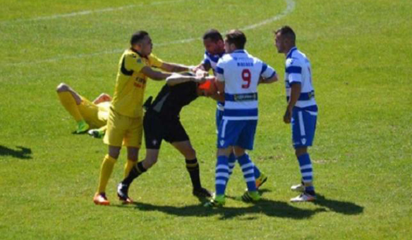 ȘOCANT | Arbitru lovit cu picioarele la un meci disputat în București ...