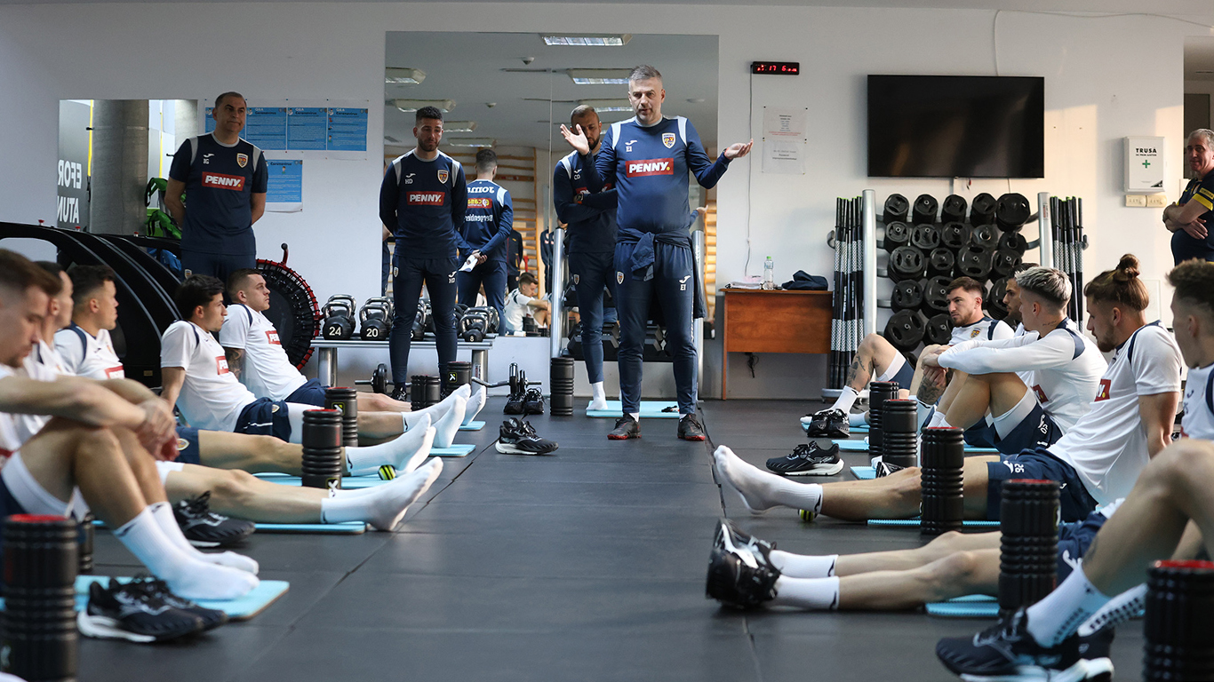 Are 27 de ani și a ajuns preparator fizic la naționala României