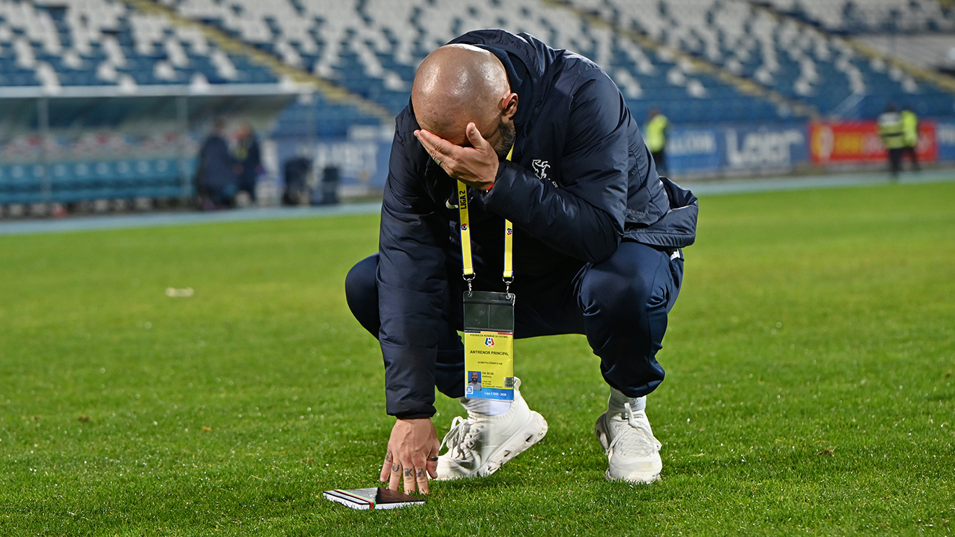 Tony da Silva e out de la Poli Iași