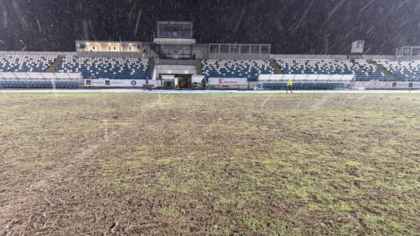 Gazonul stadionului din Copou a fost compromis după un meci de rugby
